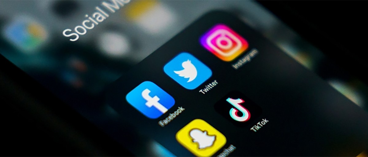 Social Media - Stuarts Trucks